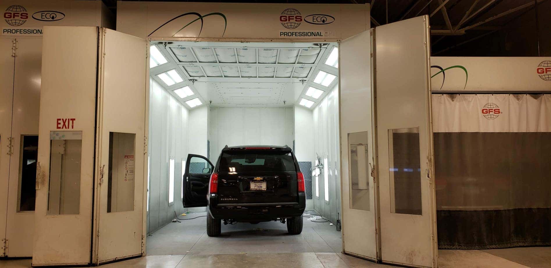 Collision Repair Center In Elmhurst, IL | Larry Roesch Chrysler Jeep ...