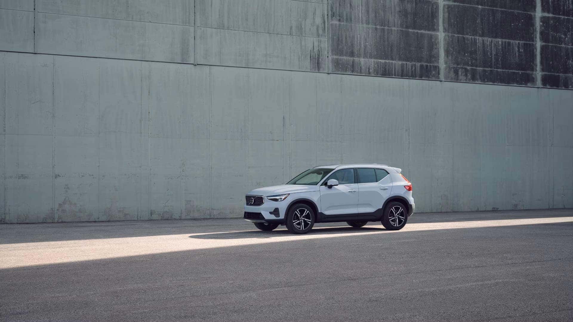 2025 Volvo XC40 vs. 2025 BMW X1 | Volvo Cars Gilbert